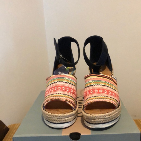 Toms | Shoes | Toms Marisol Hmong Vintage Tapestry Sandals 95 | Poshmark